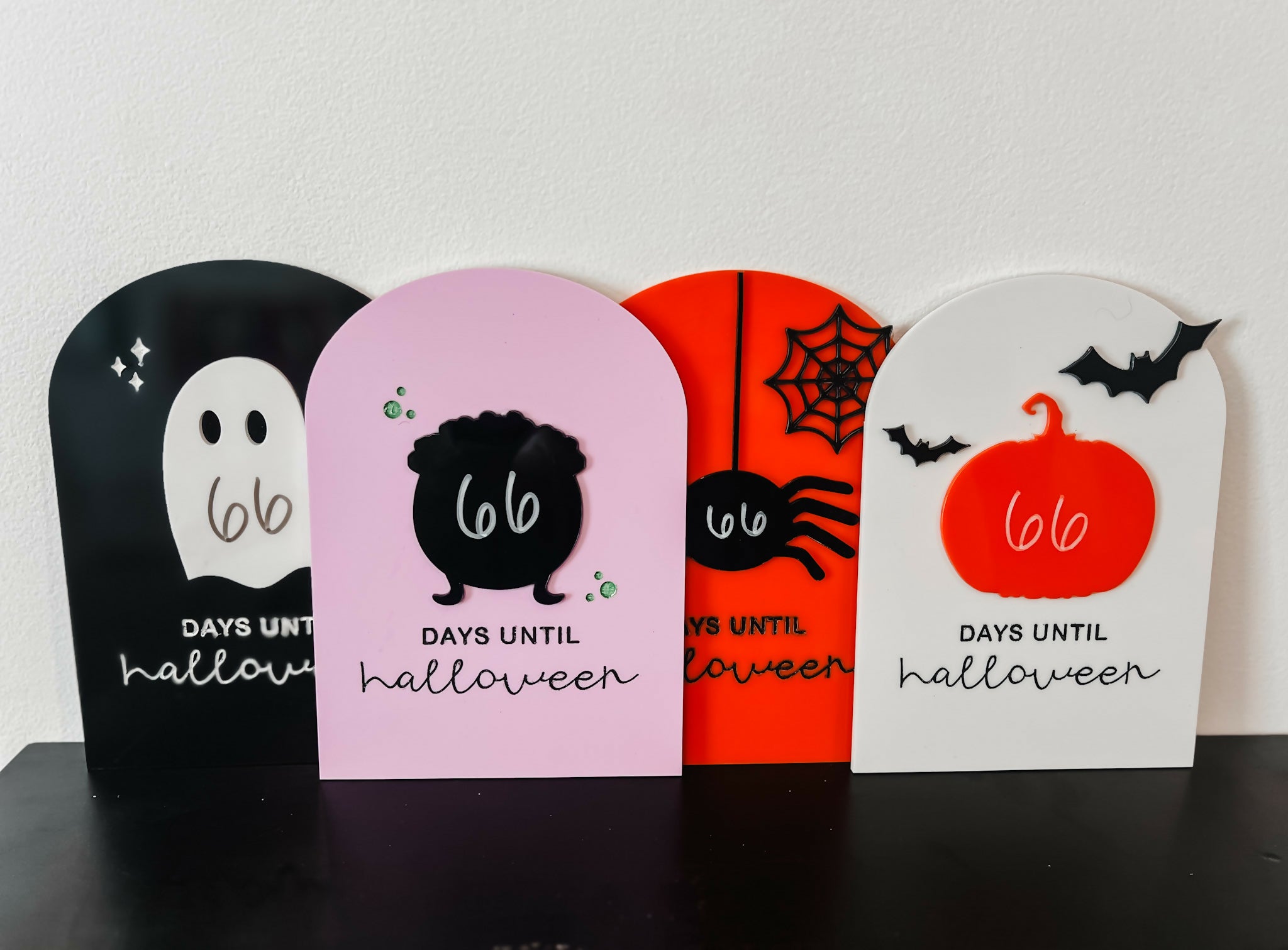 Signs – Hollowood at Home